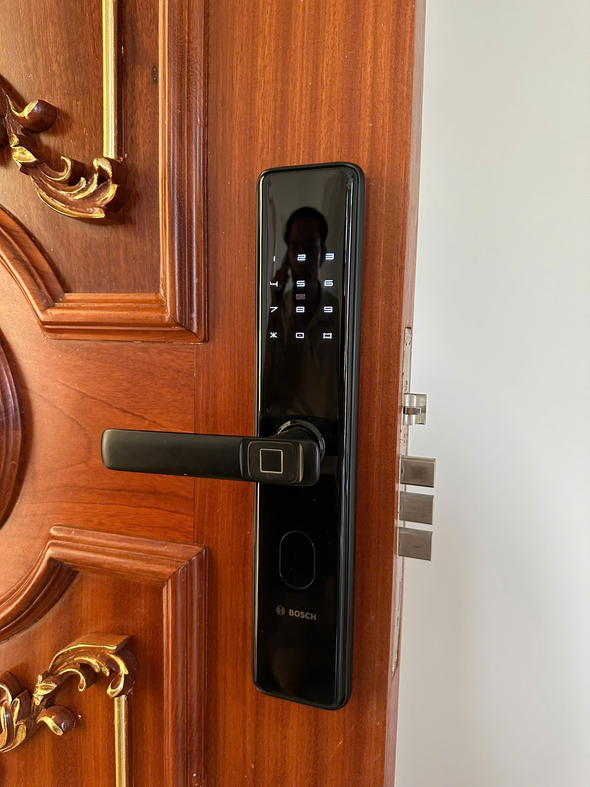 Khóa cửa vân tay cao cấp BOSCH ID30 - KHOÁ AN TOÀN